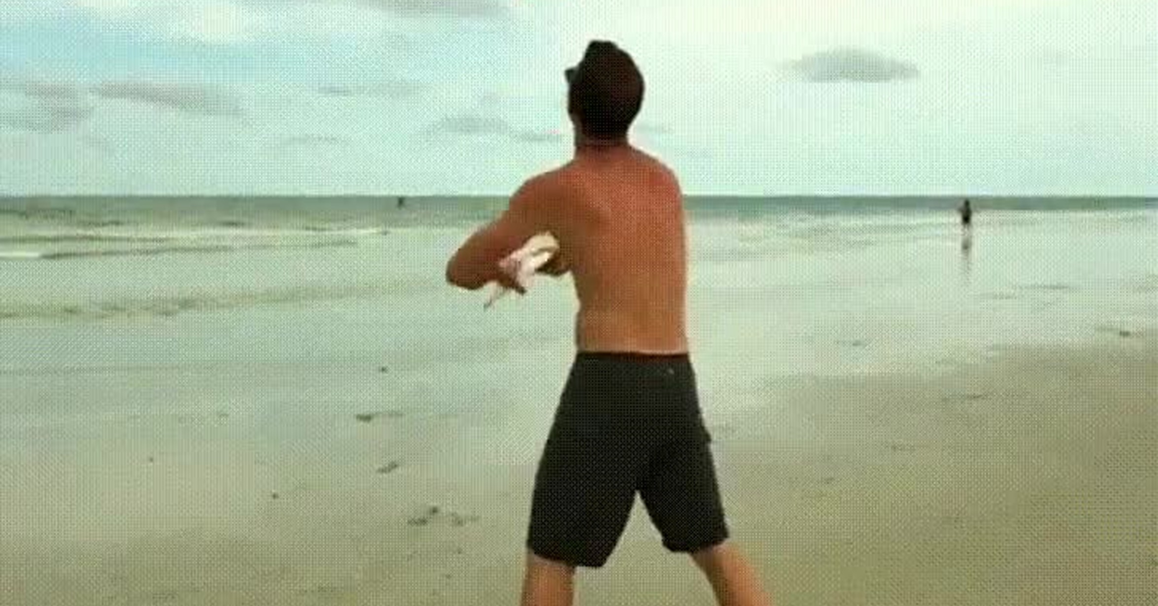 ¡Vaya GIF! / Cuando no necesitas a nadie para pasarlo bien en la playa