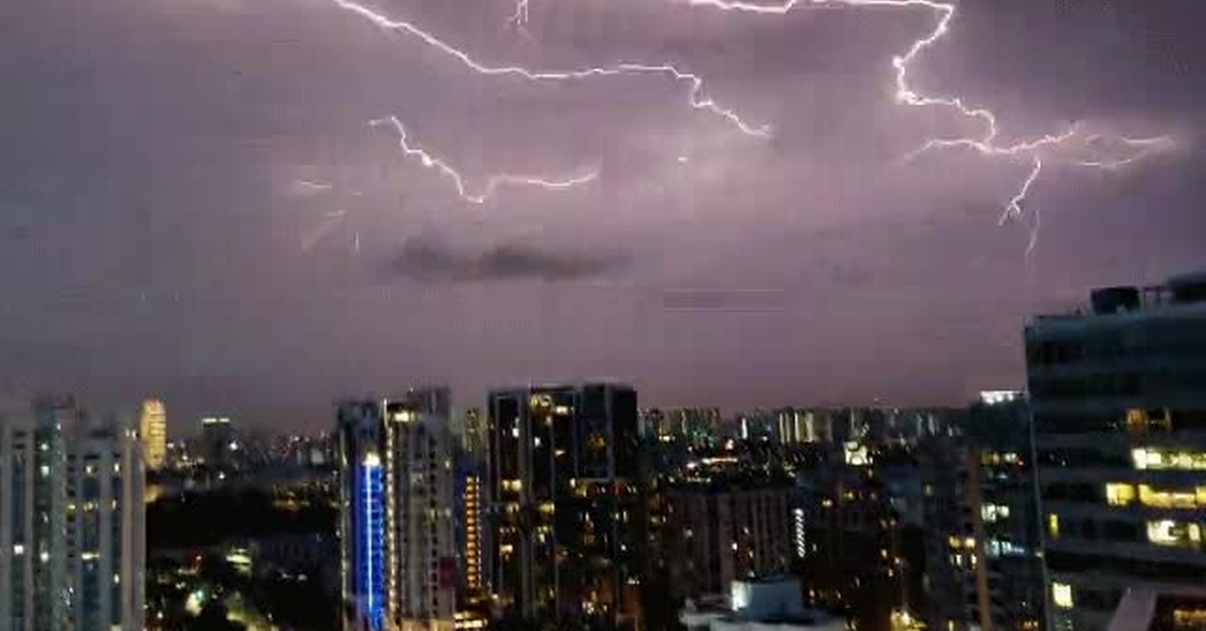 ¡Vaya GIF! / Hay tormentas que pueden llegar a dar un mal rollo tremendo