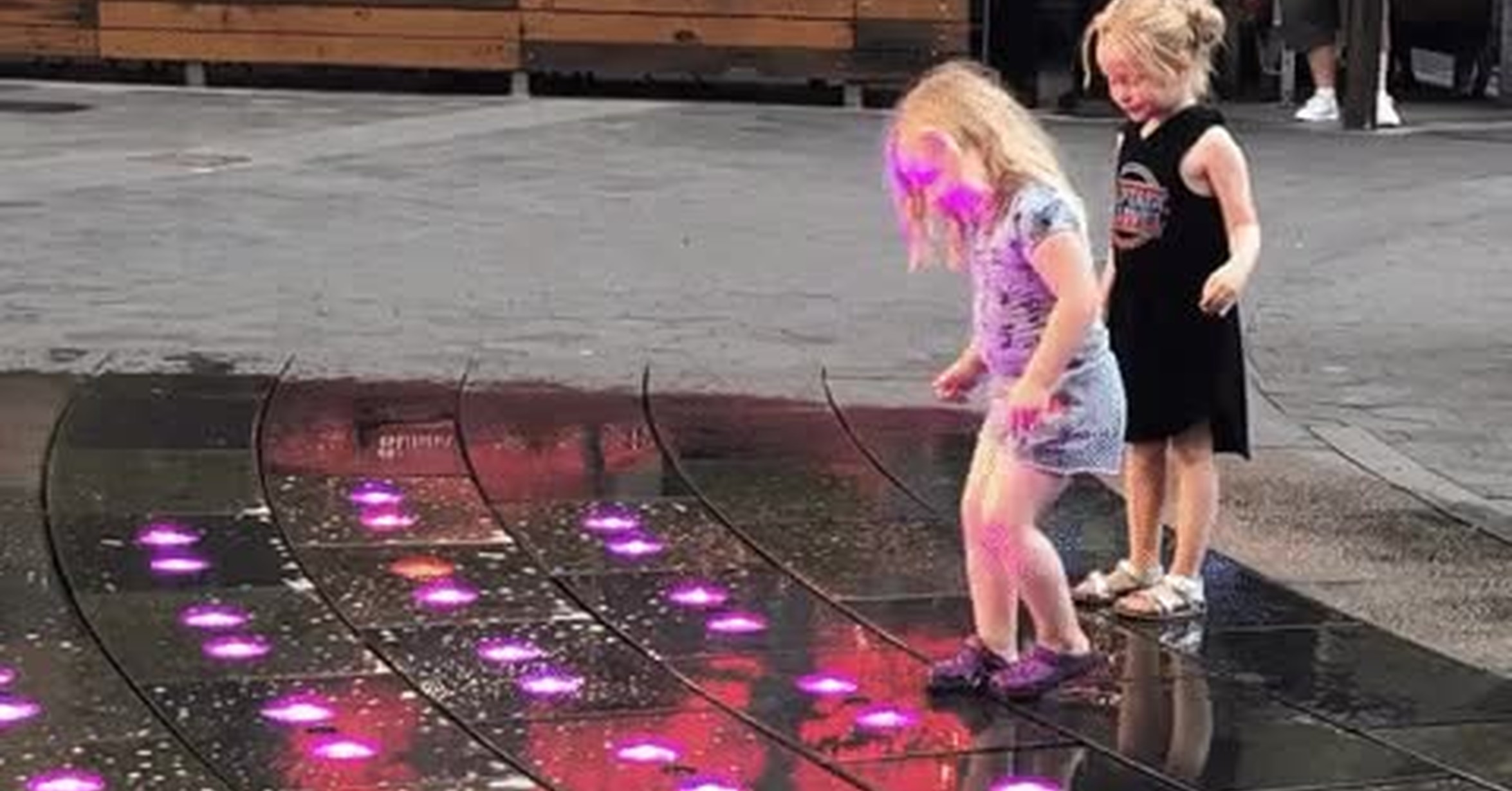 ¡Vaya GIF! / Aunque tengas curiosidad nunca te acerques a unas luces ...