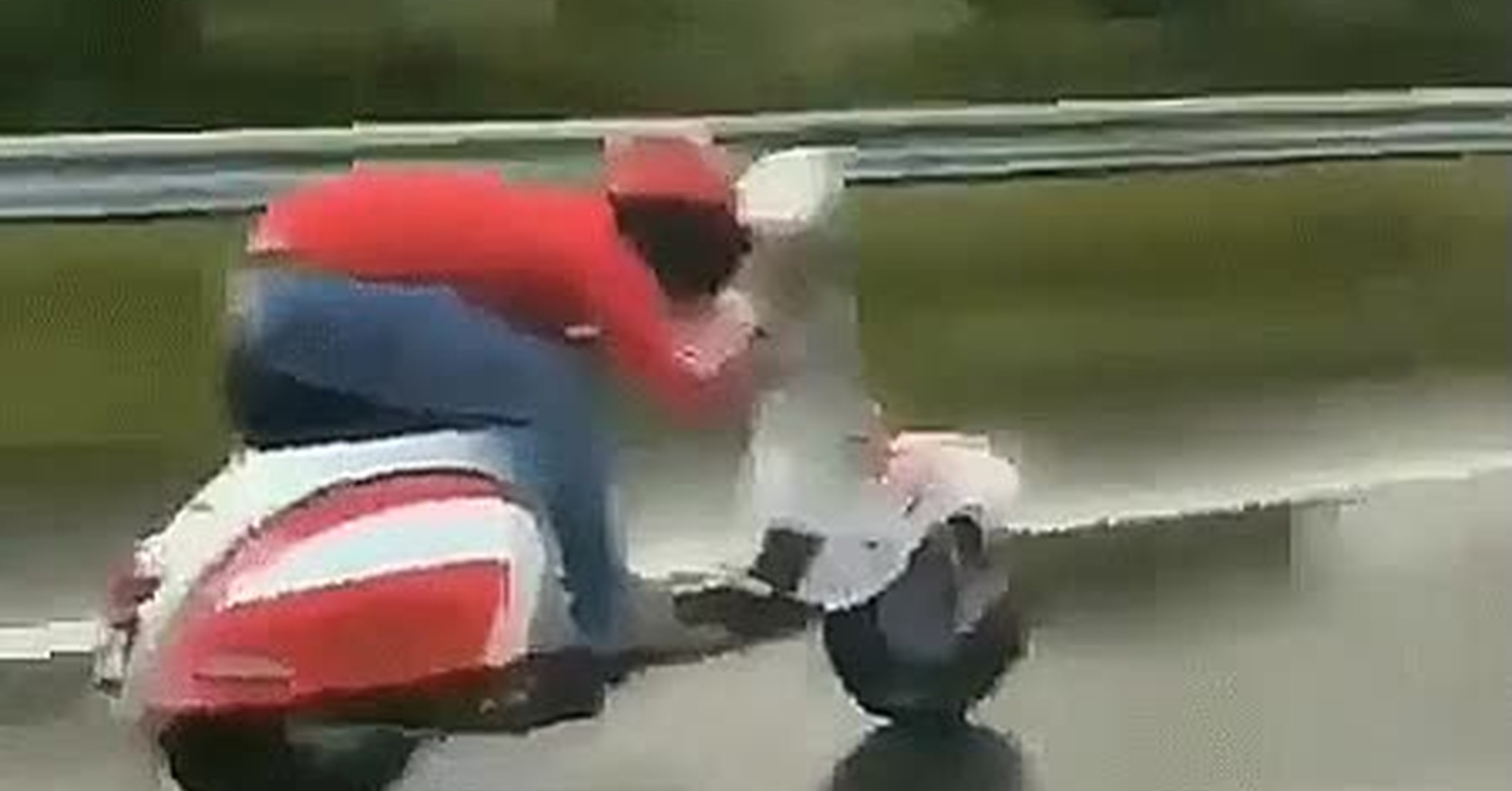 ¡Vaya GIF! / Nunca subestimes la velocidad de una vespa