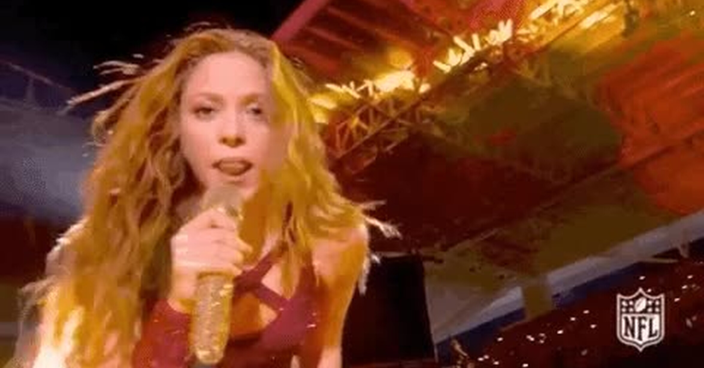 ¡Vaya GIF! / ¿Alguien me explica por qué hizo esto Shakira ayer noche?