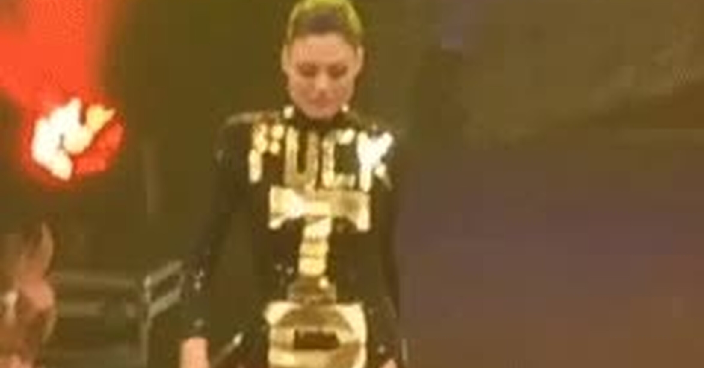 ¡Vaya GIF! / Vestidos de pasarela con mensajes reivindicativos