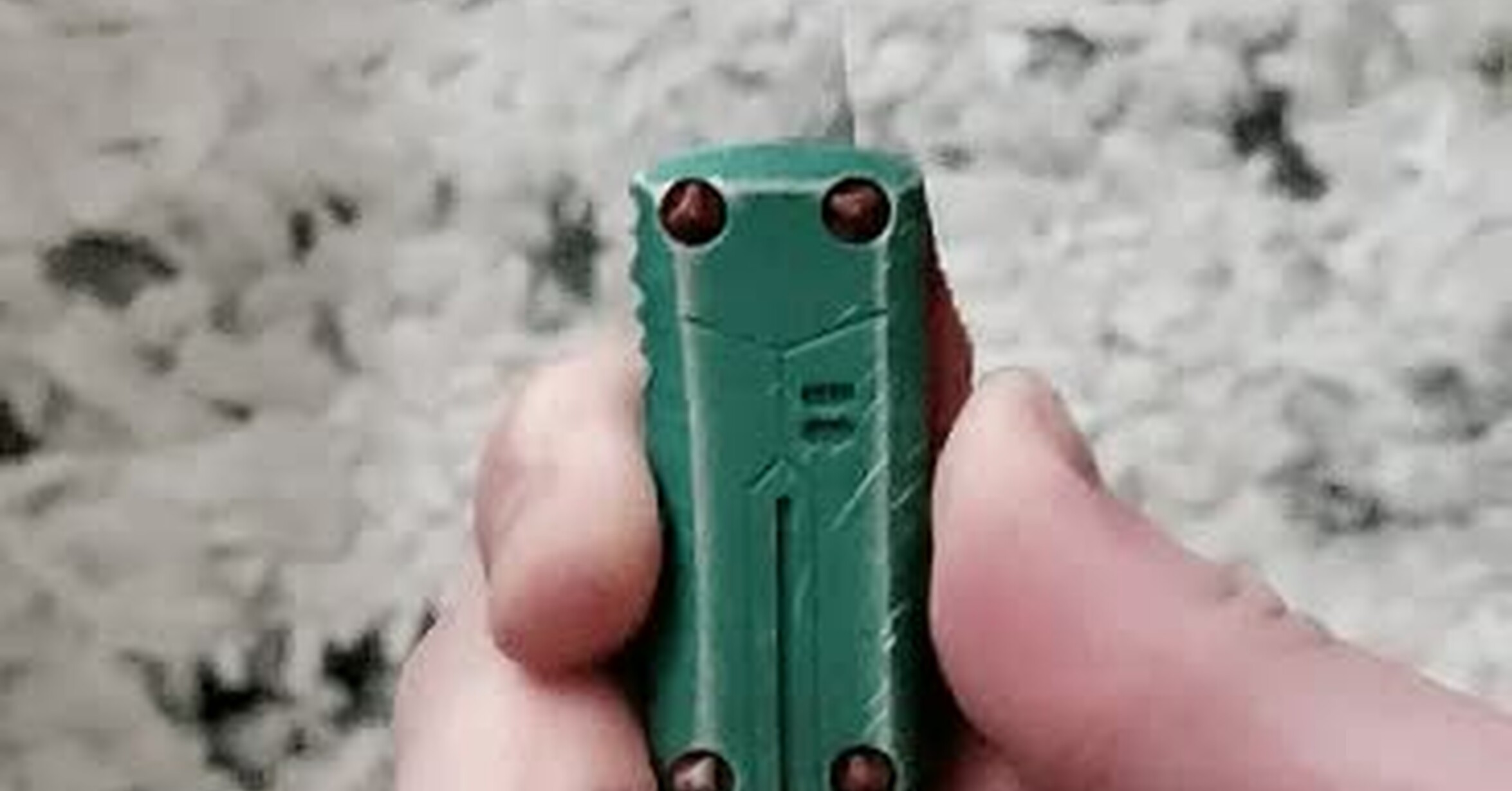 ¡Vaya GIF! / Un cuchillo saliendo en cámara lenta