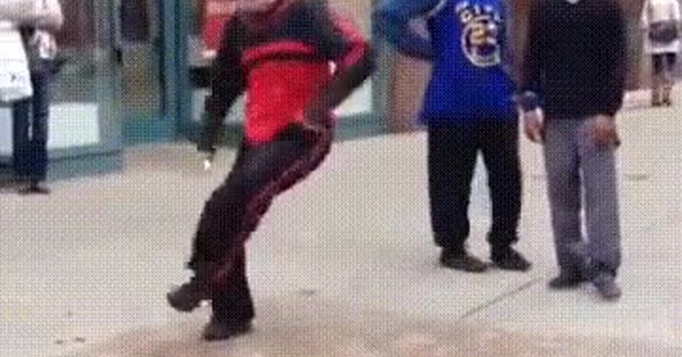 ¡Vaya GIF! / Los ha puesto en su sitio y tiene 60 años