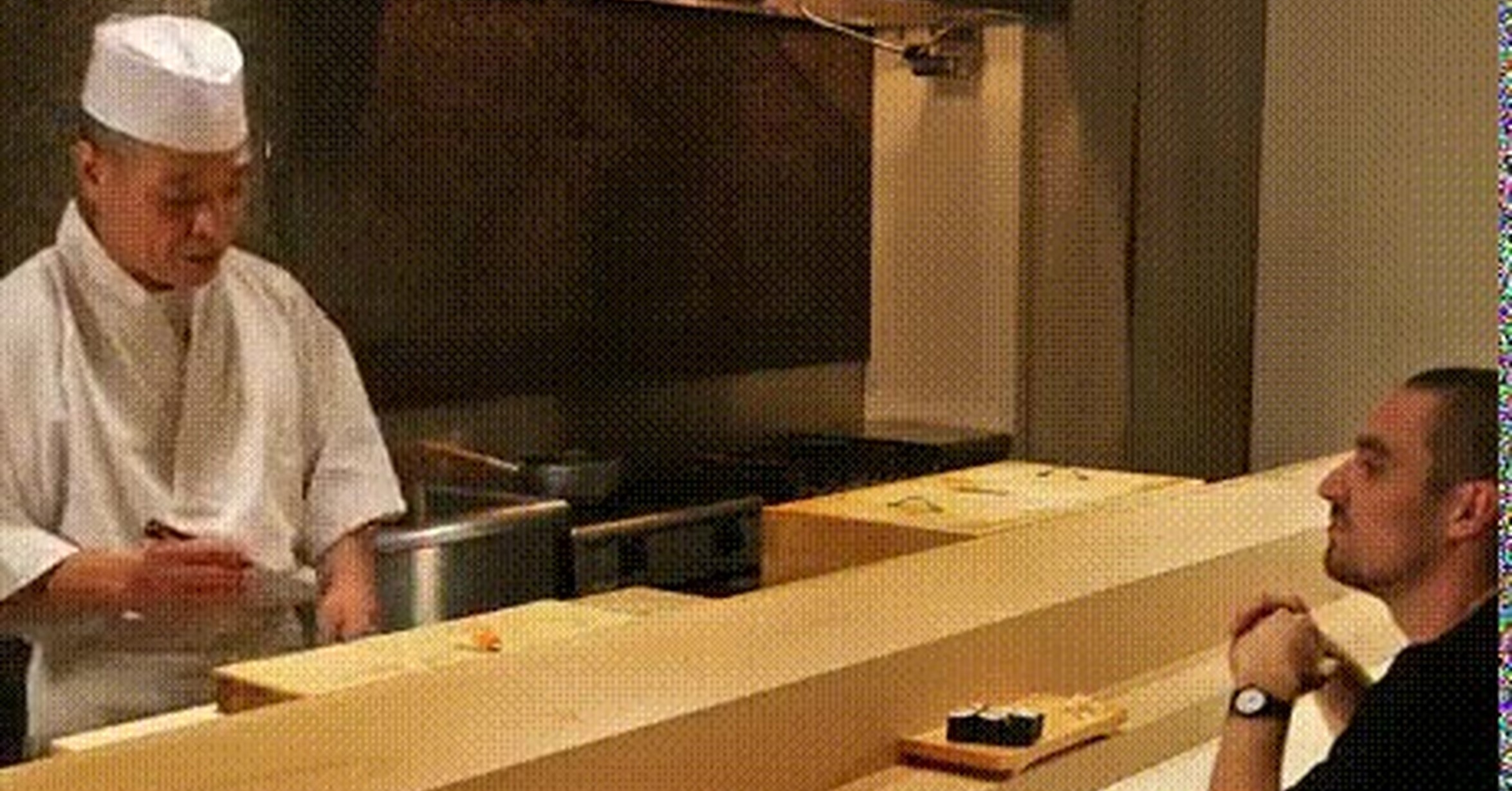 ¡Vaya GIF! / Nos explica la mejor forma de comer sushi