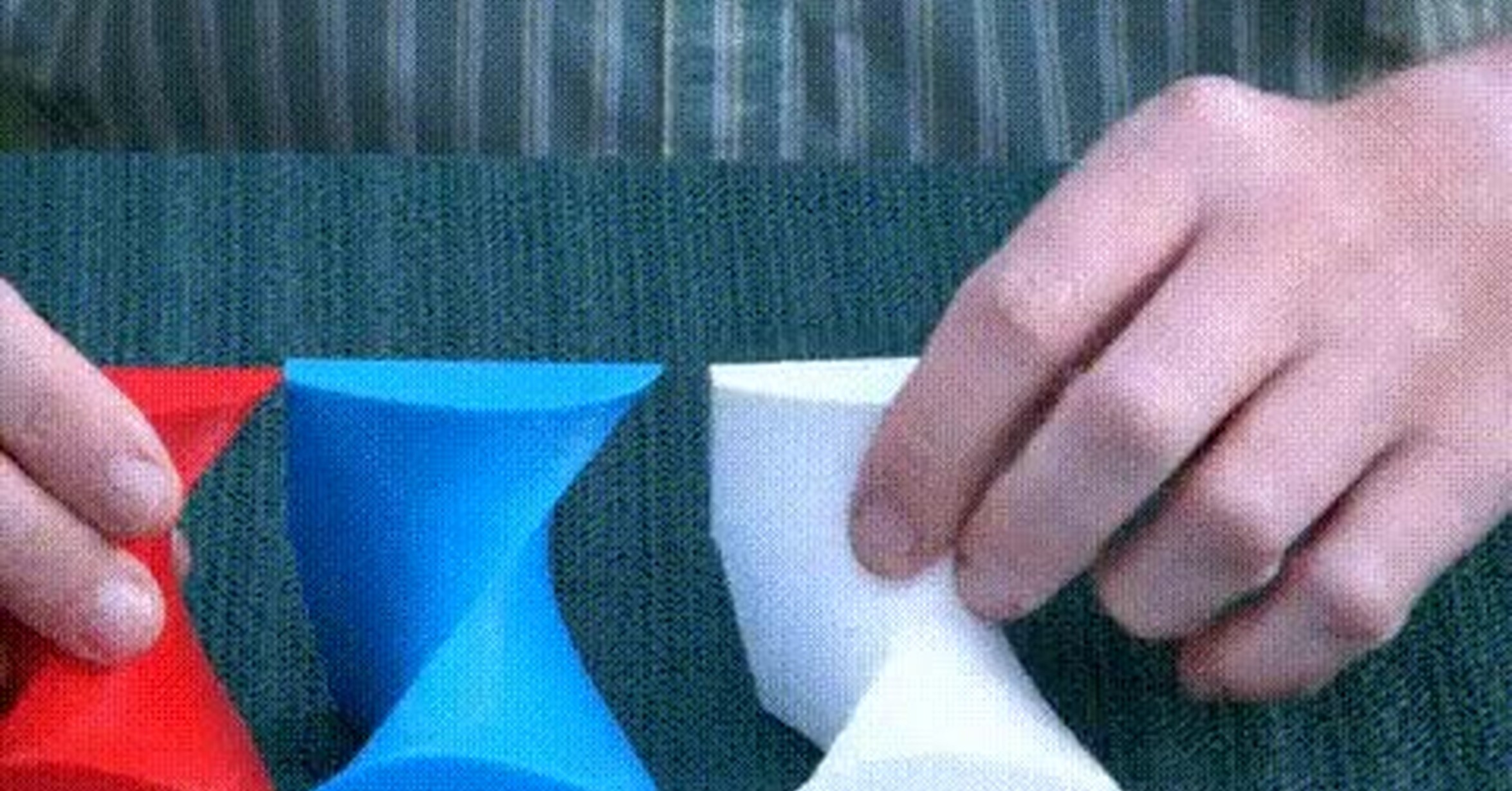 ¡Vaya GIF! / A ver si adivinas para que sirven estas tres formas raras ...