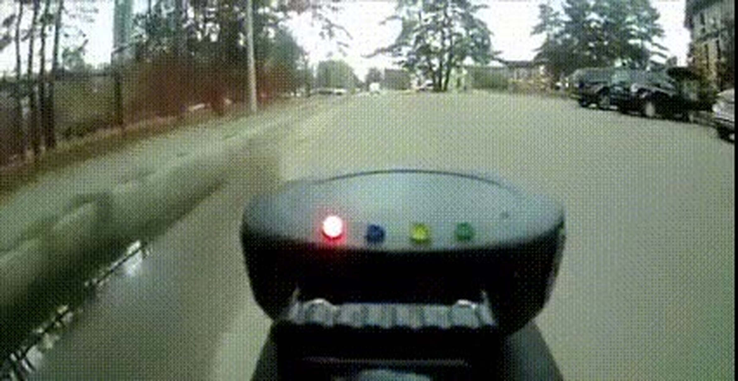 ¡Vaya GIF! / Lleva una máquina de ultra sonidos para esquivar a los perros