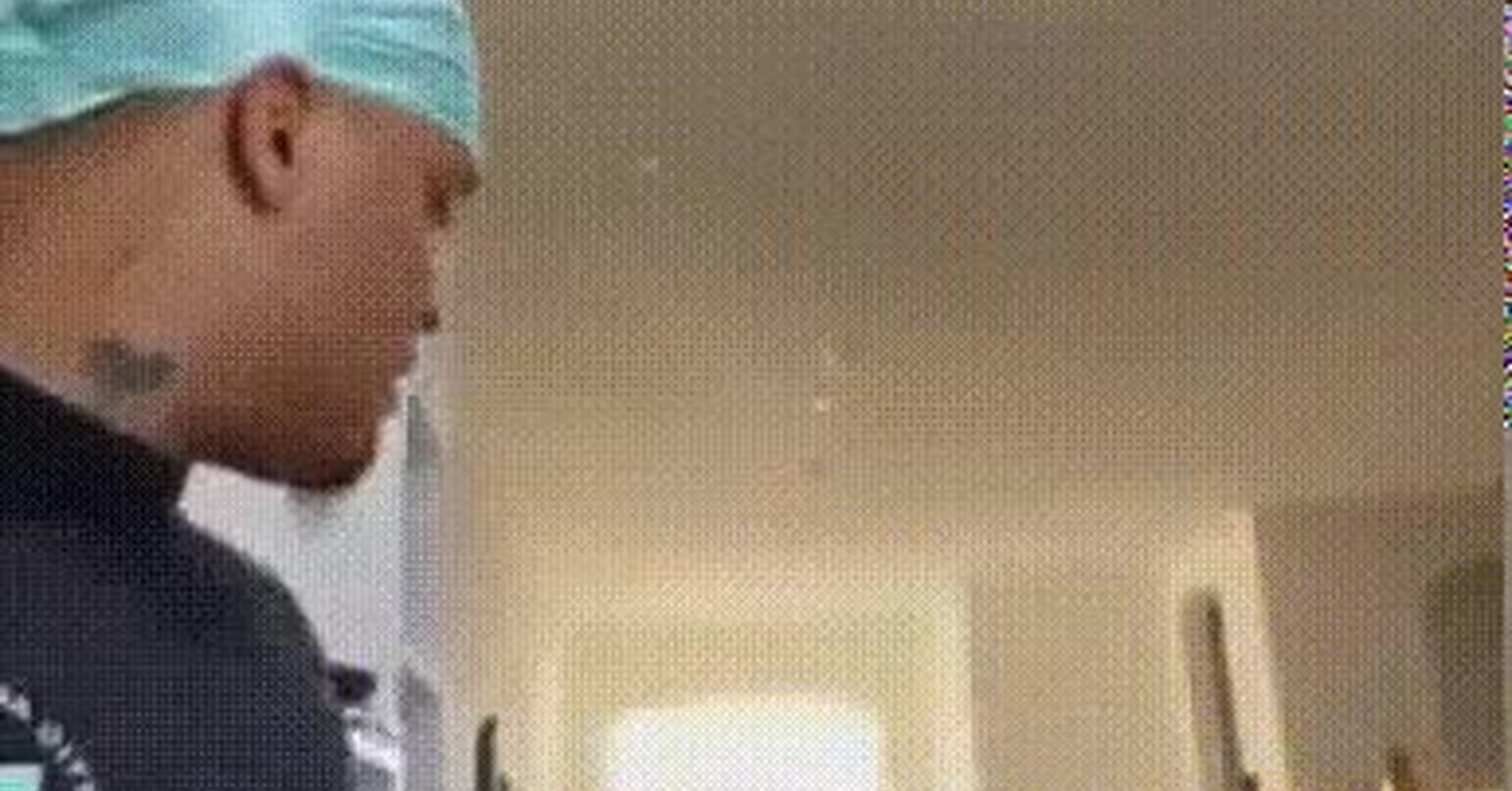 ¡Vaya GIF! / Muy malote, pero se ha meado encima del susto