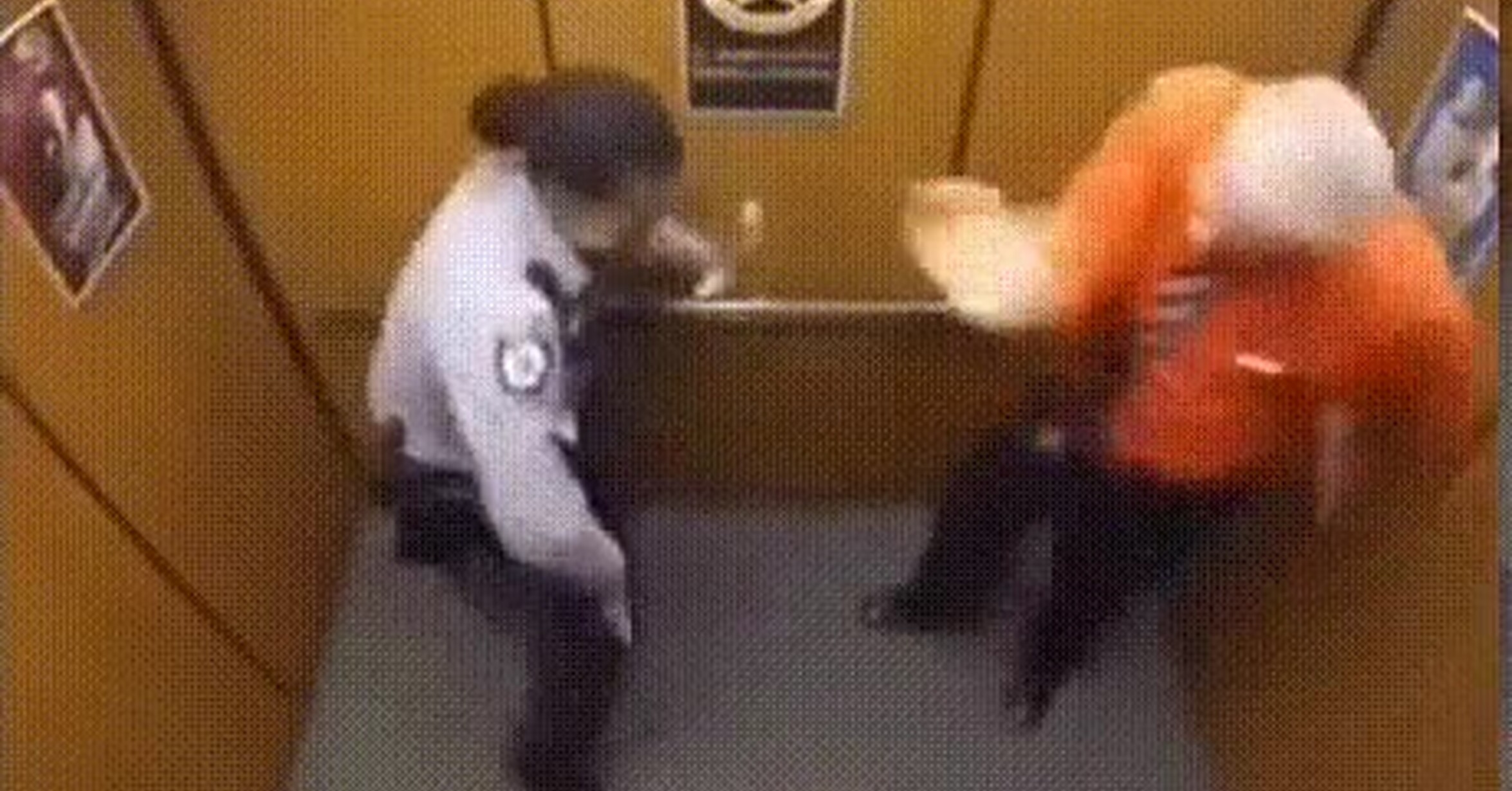 ¡Vaya GIF! / Van de serios pero se lo pasan genial en el ascensor