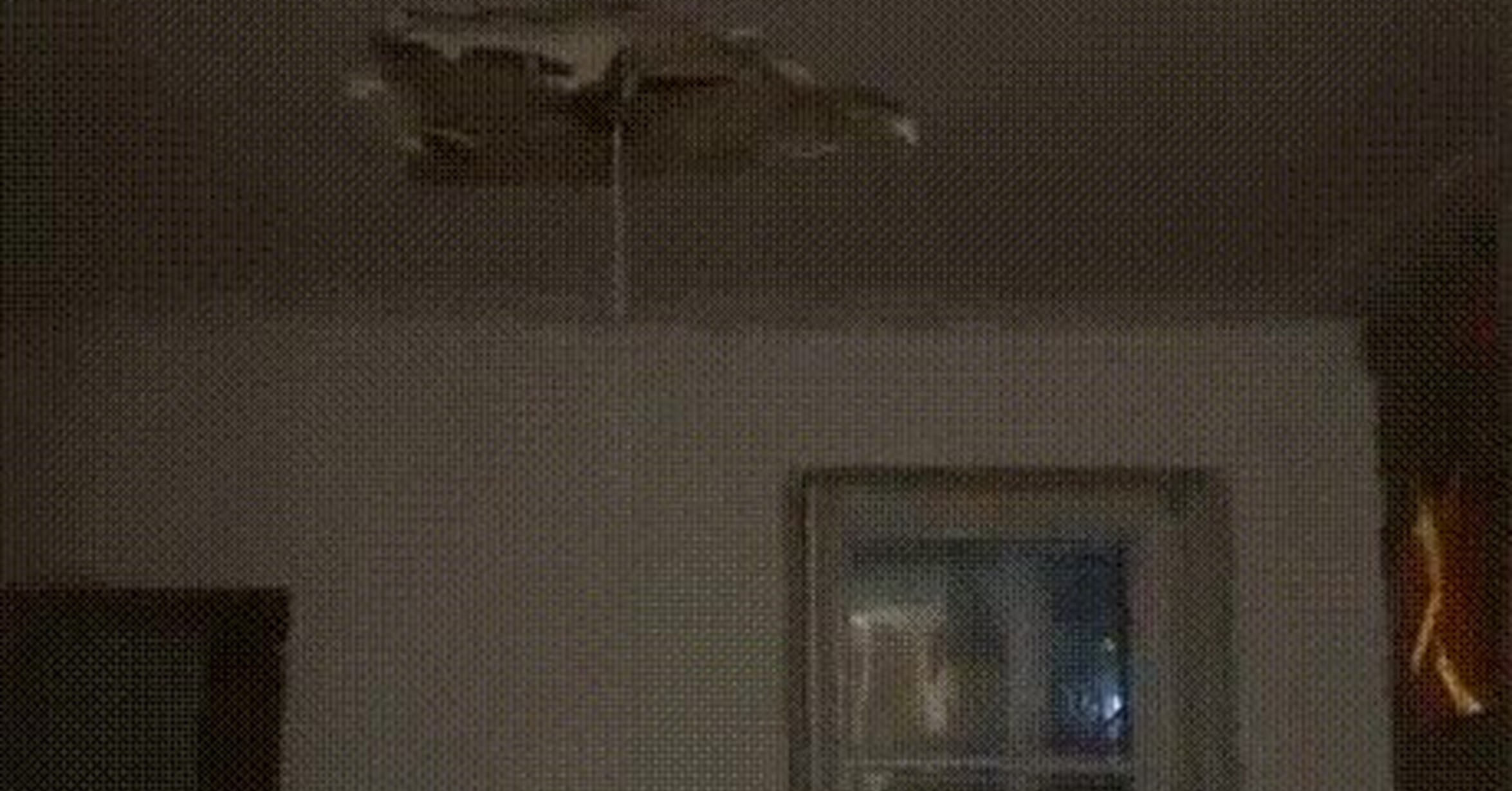¡Vaya GIF! / Una fiesta en un piso casi hace que se caiga el techo abajo