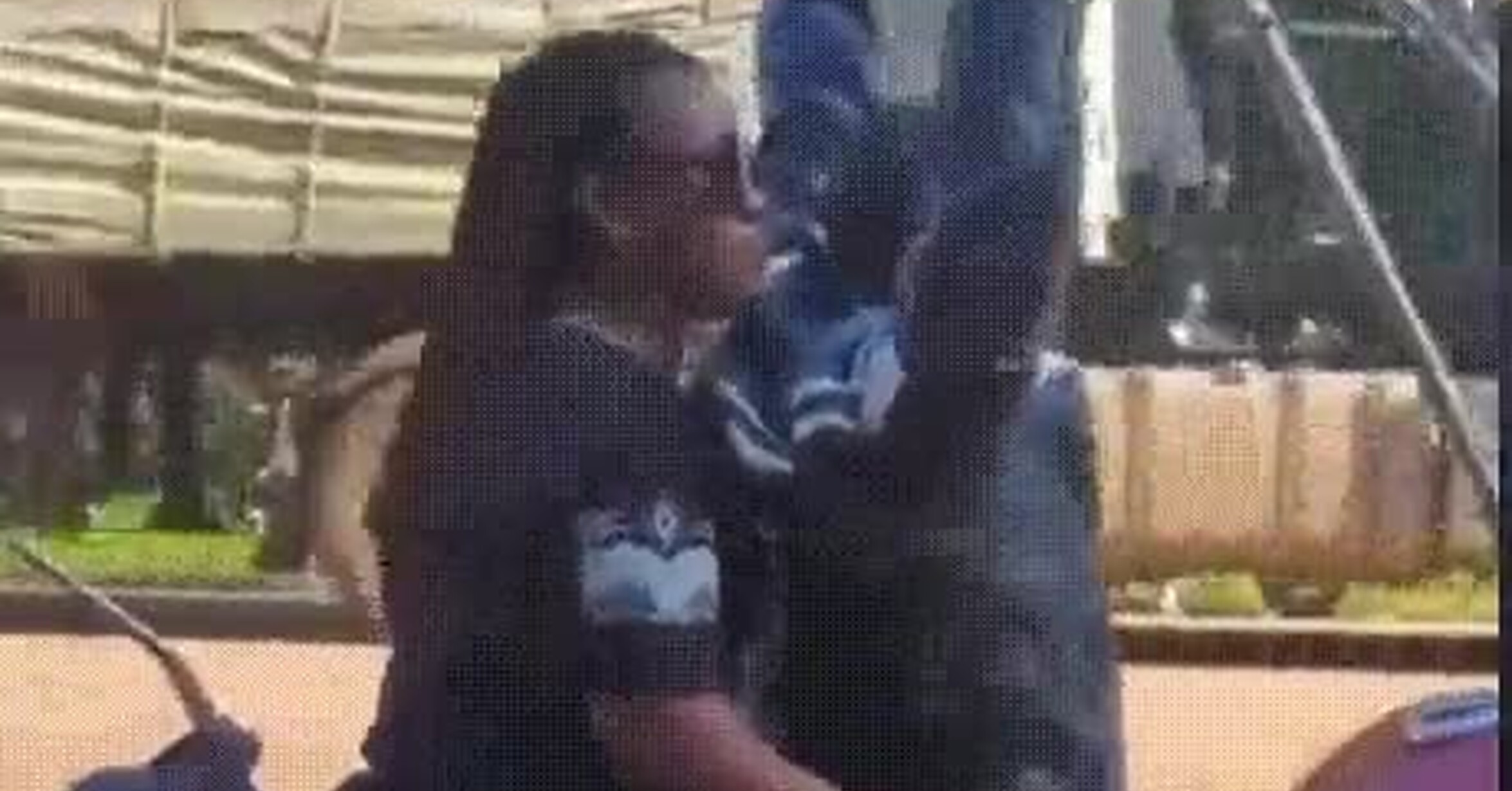 ¡Vaya GIF! / ¿Qué necesidad hay de llevar los brazos tan arriba?