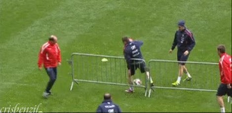 [ MEMEDEPORTES ] GIF: Fail de Ribery en un entrenamiento