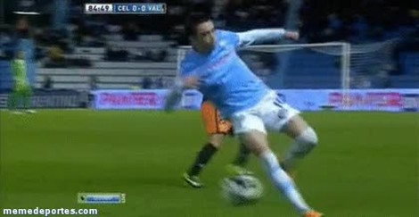 [ MEMEDEPORTES ] GIF: Magistral control de Iago Aspas