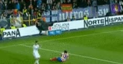 [ MEMEDEPORTES ] GIF: Pataleta de Cristiano, ¿tienes 12 años?