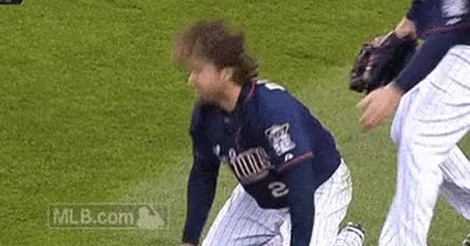 [ MEMEDEPORTES ] GIF: Esto sí es caer y levantarse con estilo