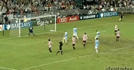 [ MEMEDEPORTES ] GIF: Dzeko haciendo un Sergio Ramos