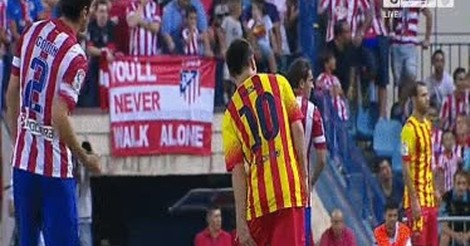 [ MEMEDEPORTES ] GIF: VERGONZOSO. Godín le dice a Miranda dónde hay que ...