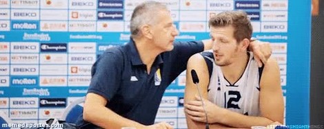 [ MEMEDEPORTES ] GIF: Ahora entendemos por qué es el titular...