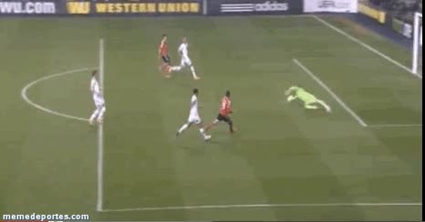 [ MEMEDEPORTES ] GIF: Gol de Rodrigo al Tottenham en la Europa League ...
