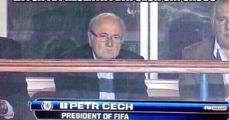 [ MEMEDEPORTES ] Petr Cech, presidente de la FIFA, cazado en el palco