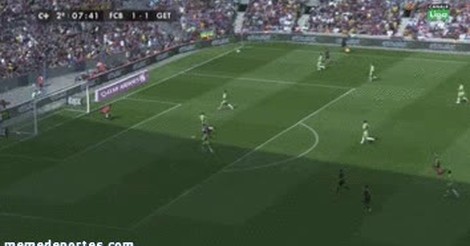 [ MEMEDEPORTES ] GIF: Alexis inventando el remate con el pecho