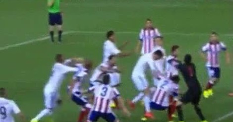 [ MEMEDEPORTES ] GIF: Momento de la agresión de Cristiano a Godín. Sin ...
