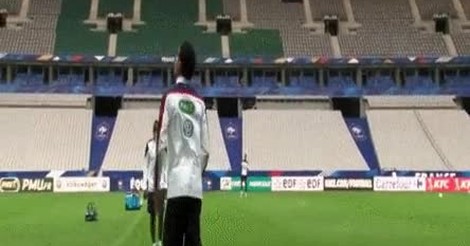 [ MEMEDEPORTES ] GIF: Increíble control de Varane con Francia