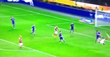 [ MEMEDEPORTES ] GIF: Espectacular remate de Fernando Torres al más ...