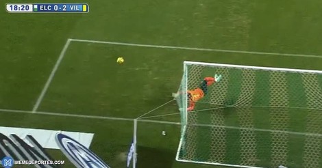 [ MEMEDEPORTES ] GIF: Menudos paradones de Asenjo. Qué infravalorado ...