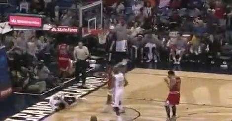 [ MEMEDEPORTES ] GIF: Así fue la escalofriante caida de Anthony Davis ...