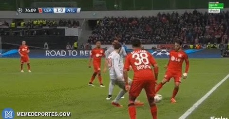 [ MEMEDEPORTES ] GIF: Marchando una de intensidad. Expulsión de Tiago