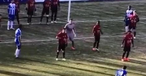 [ MEMEDEPORTES ] GIF: Cuando es mejor meter a tu defensa bajo palos que ...