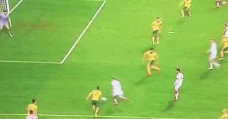 [ MEMEDEPORTES ] GIF: Podolski salva a Alemania de la derrota frente a ...