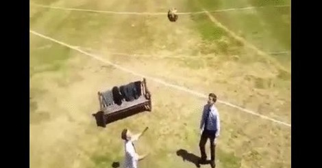 [ MEMEDEPORTES ] GIF: Llevar a otro nivel el reto de encestar el balón