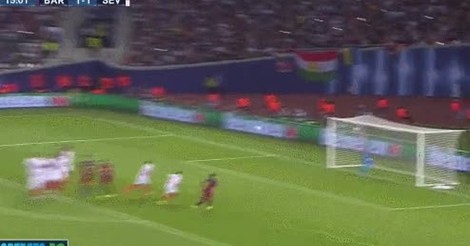 [ MEMEDEPORTES ] GIF: Segundo gol de Messi, otro de falta. Increíble.