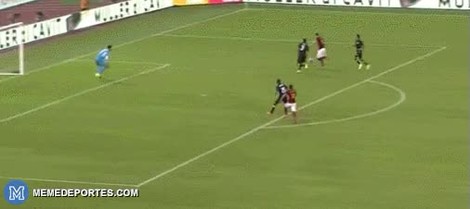 [ MEMEDEPORTES ] GIF: Buen comienzo de Dzeko en la Roma, golazo a los 4 ...
