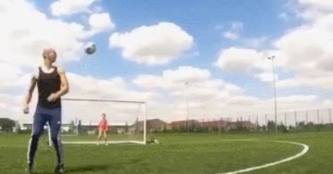 [ MEMEDEPORTES ] GIF: El arte de controlar balón y su increíble evolución