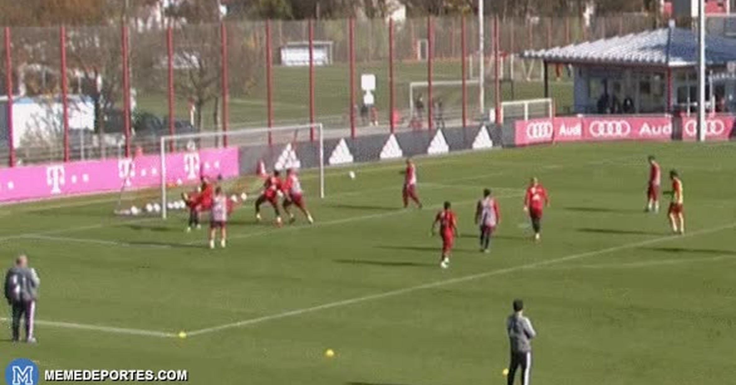 [ MEMEDEPORTES ] GIF: Manuel Neuer haciendo paradones hasta en el ...