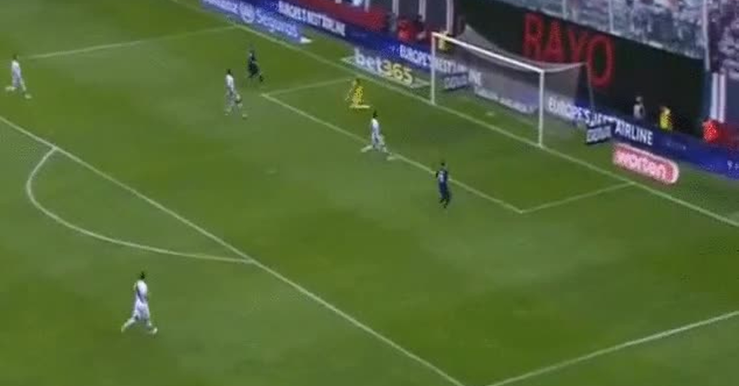 [ MEMEDEPORTES ] GIF: Gol de Bale que completa la remontada en Vallecas