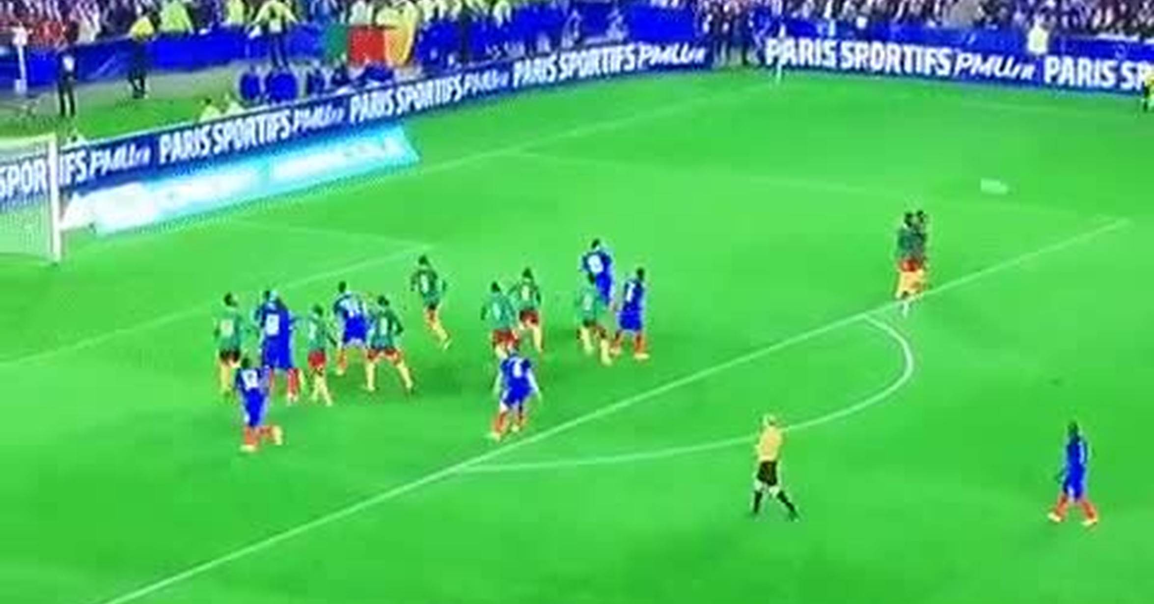 [ MEMEDEPORTES ] GIF: ¡¡¡Espectacular tiro libre de Payet con Francia!!!