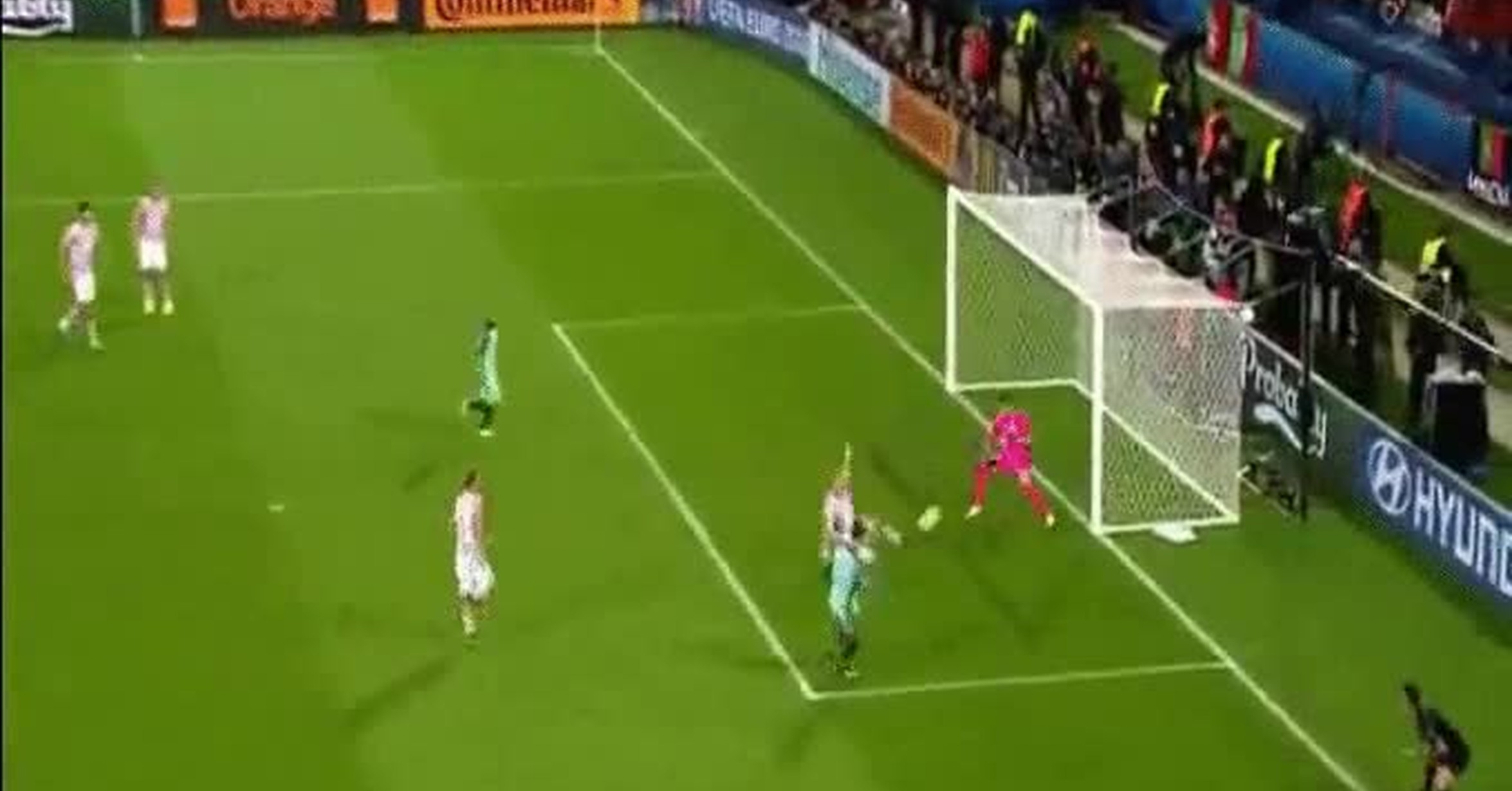 [ MEMEDEPORTES ] GIF: Gooooool de Quaresma, primer tiro a portería en ...