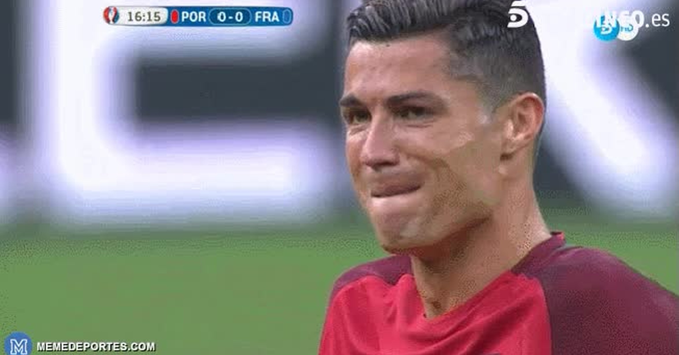 [ MEMEDEPORTES ] GIF: Cristiano llorando desconsolado en el campo tras ...