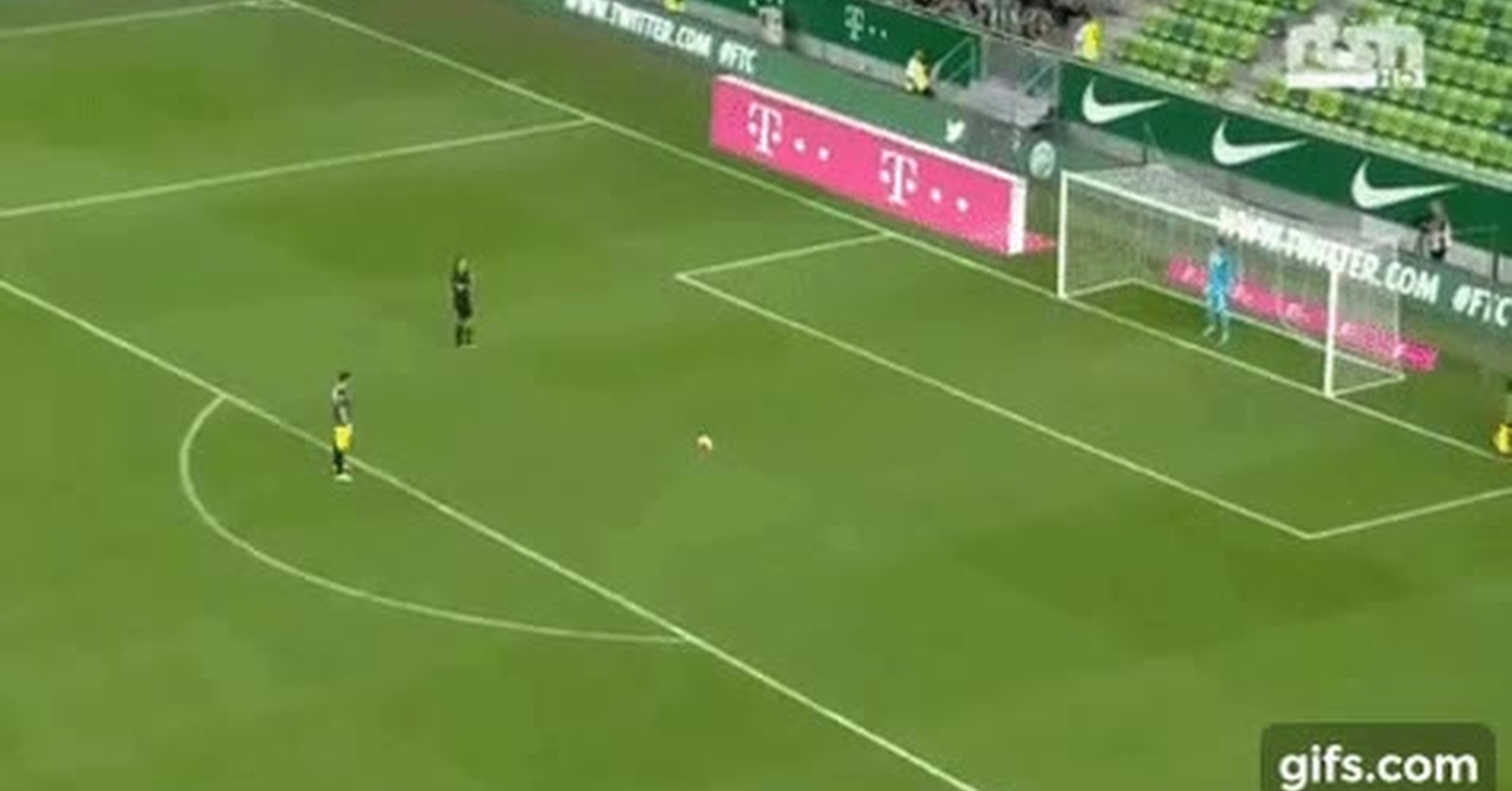 [ MEMEDEPORTES ] GIF: El portero que lanzó un penalti a lo Panenka en ...