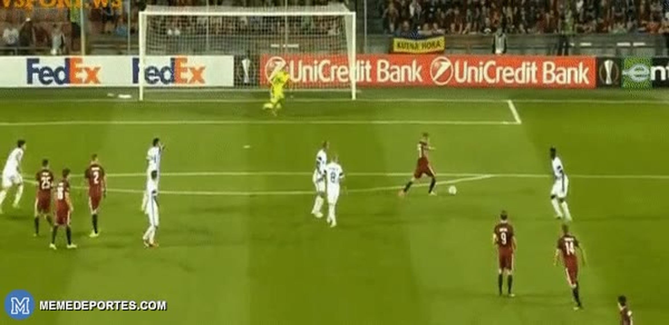 [ MEMEDEPORTES ] GIF: Con defensas como esta, el Inter está como está