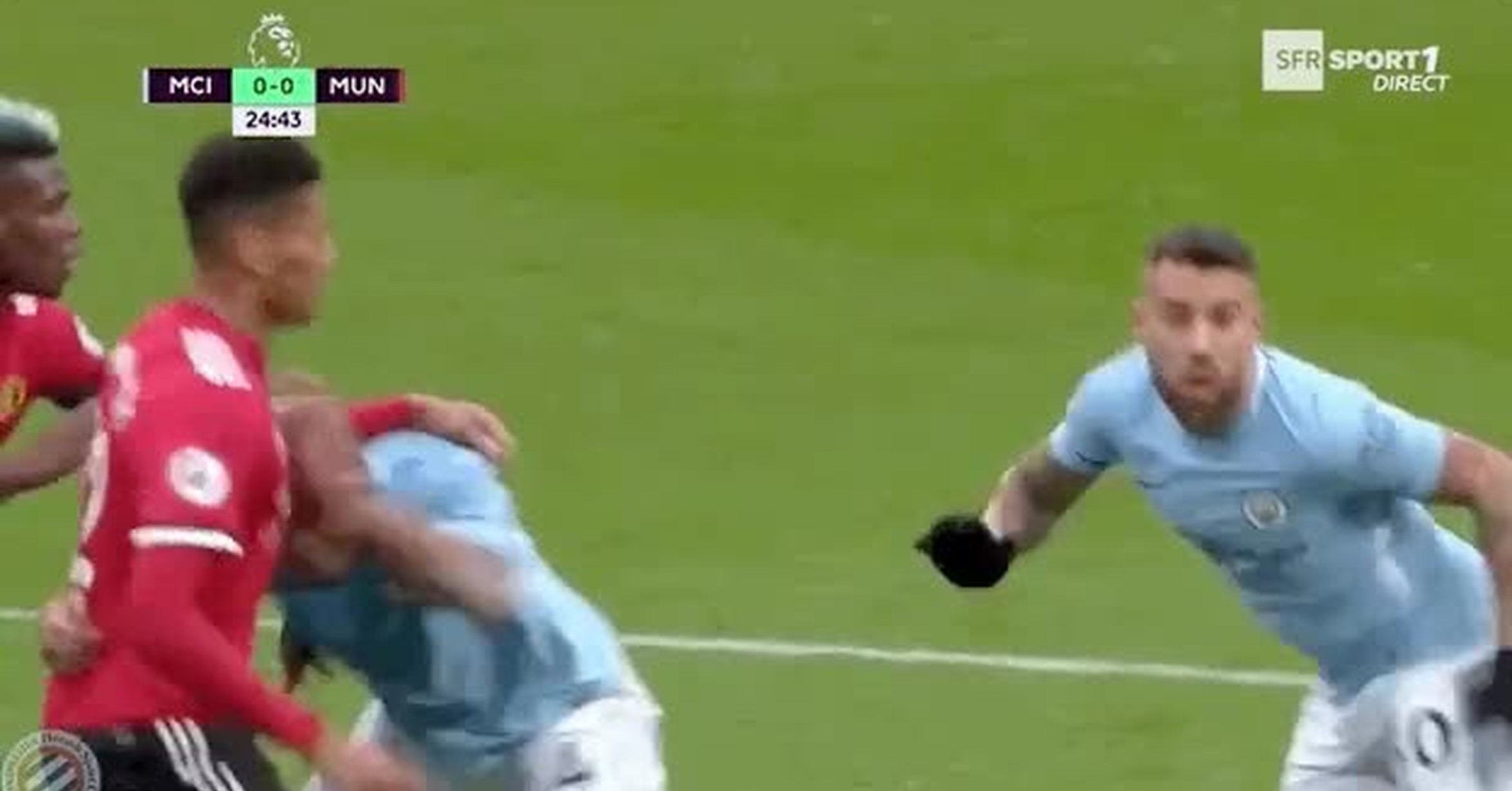 [ MEMEDEPORTES ] GIF: Goooool de Kompany que acerca al Manchester City ...