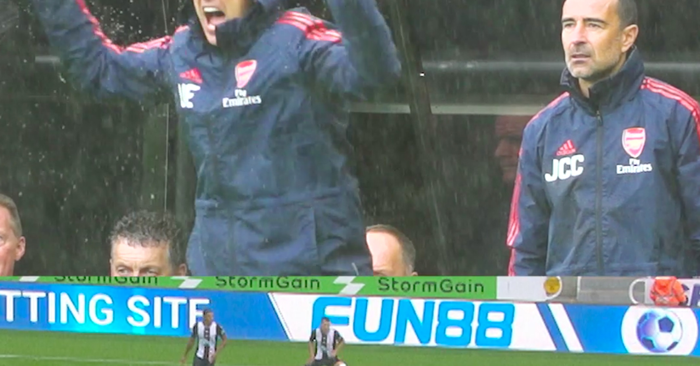 [ MEMEDEPORTES ] La pasión con la que vive los partidos Unai Emery ...