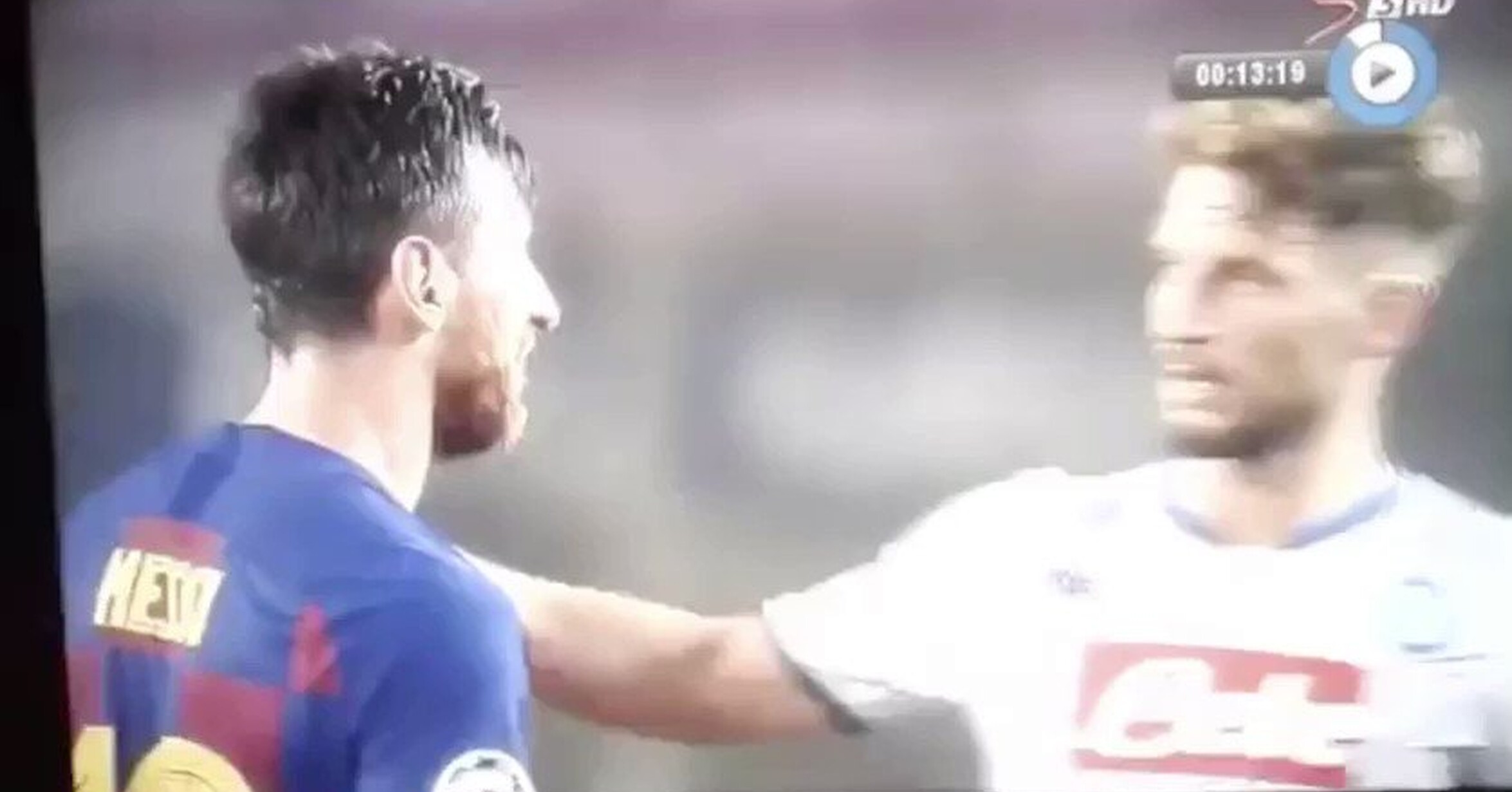 [ MEMEDEPORTES ] Brutal: El gesto de Messi con Manolas cuando le fue a ...