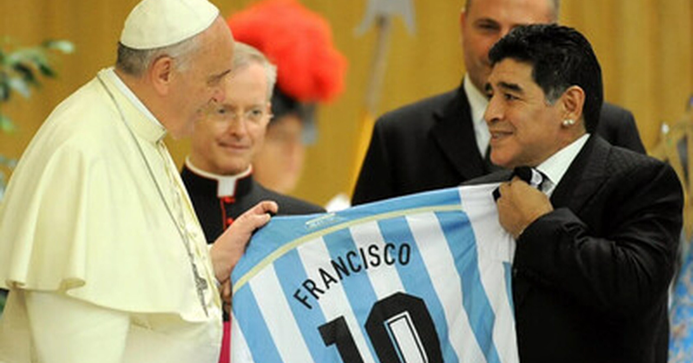 [ MEMEDEPORTES ] Adiós al Papa más futbolero