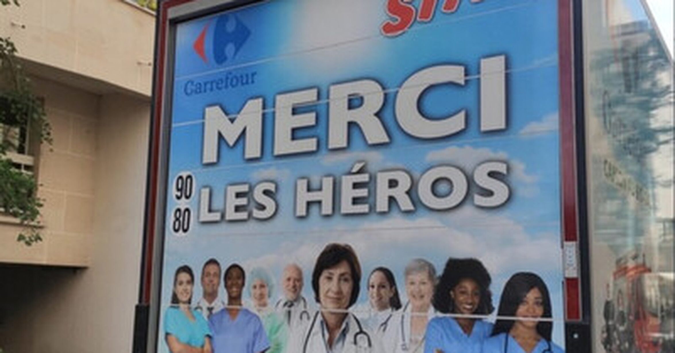 VEF > Visto en las Redes > Carrefour Francia ha decorado sus camionetas ...