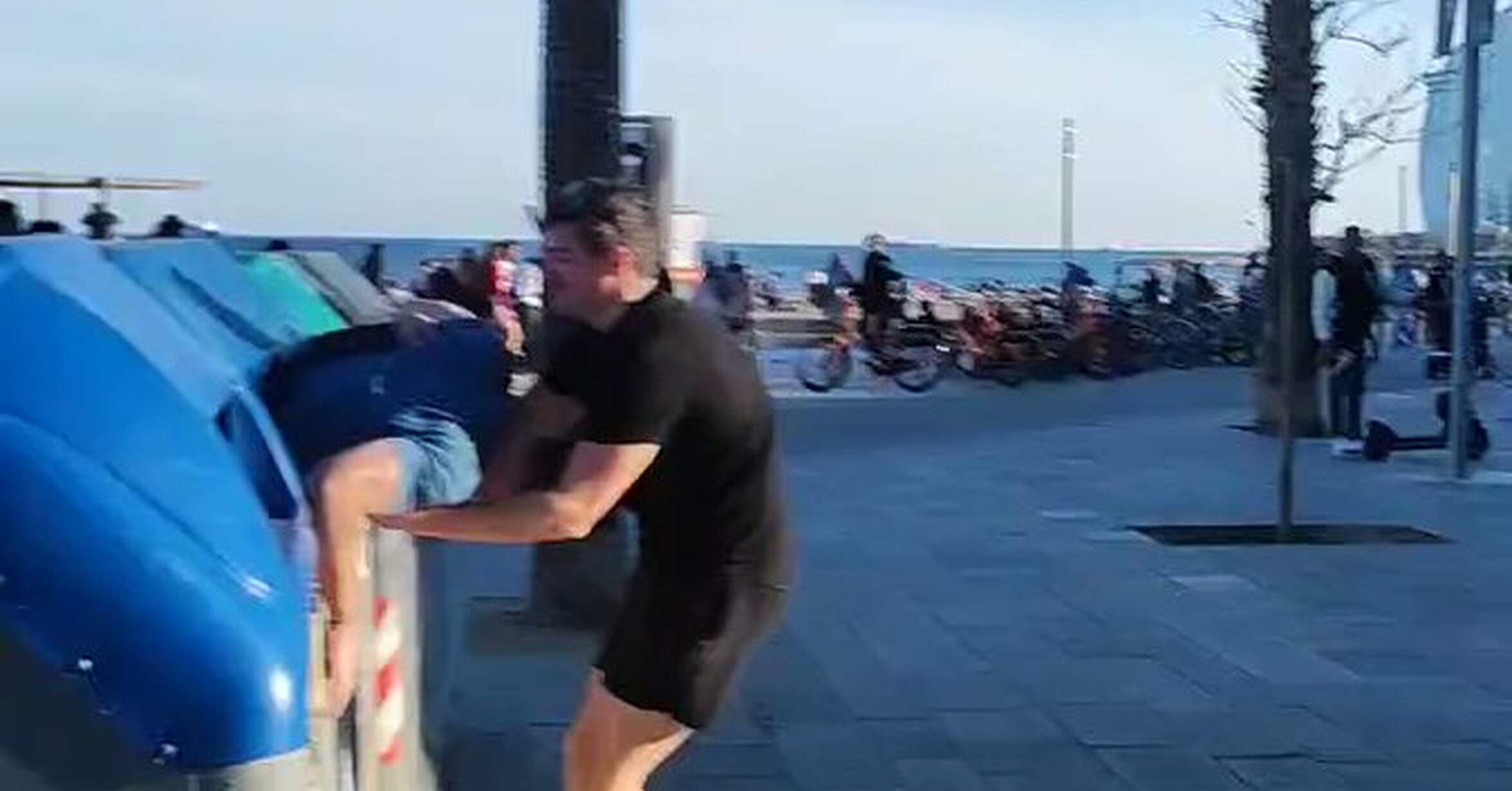 VEF > Visto en las Redes > El nacimiento de un guiri en plena playa de ...